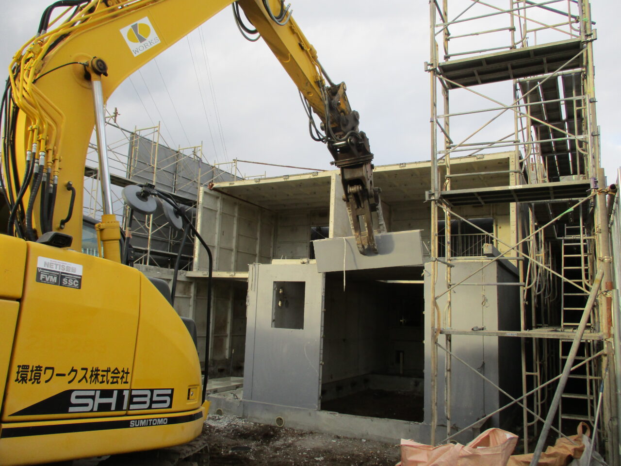群馬県北群馬郡吉岡町 共同住宅 鉄筋コンクリート造2階建て 解体工事 - 環境ワークス株式会社